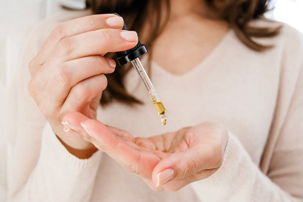 Why Facial Oils Can Heal Your Acne – TOMA Essential Skin Therapy